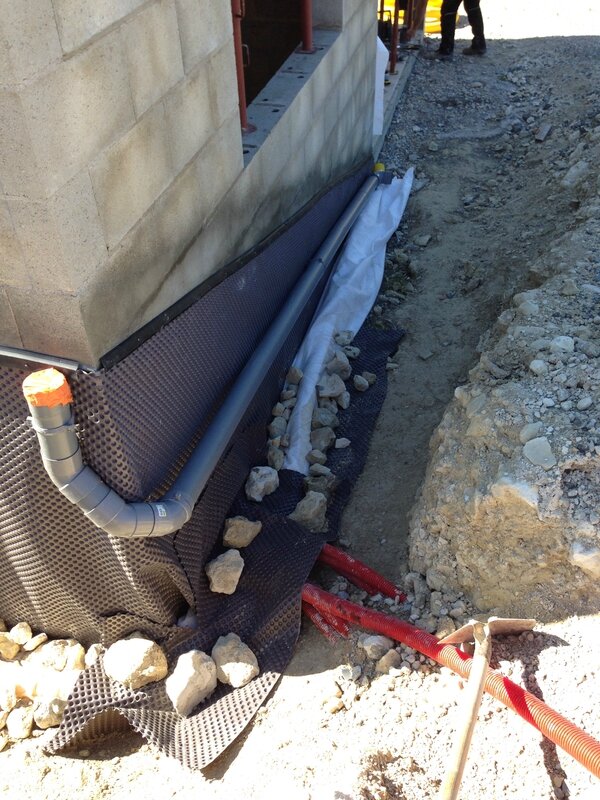 Pose du géotextile, du drain agricole et du Delta-MS - Happy MOB